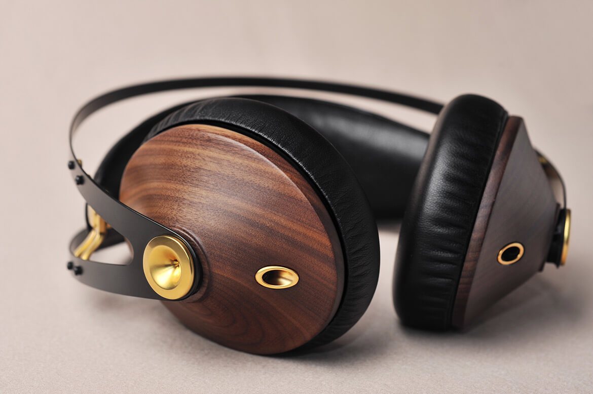 DESIGN: Sustainable Wooden Headphones.